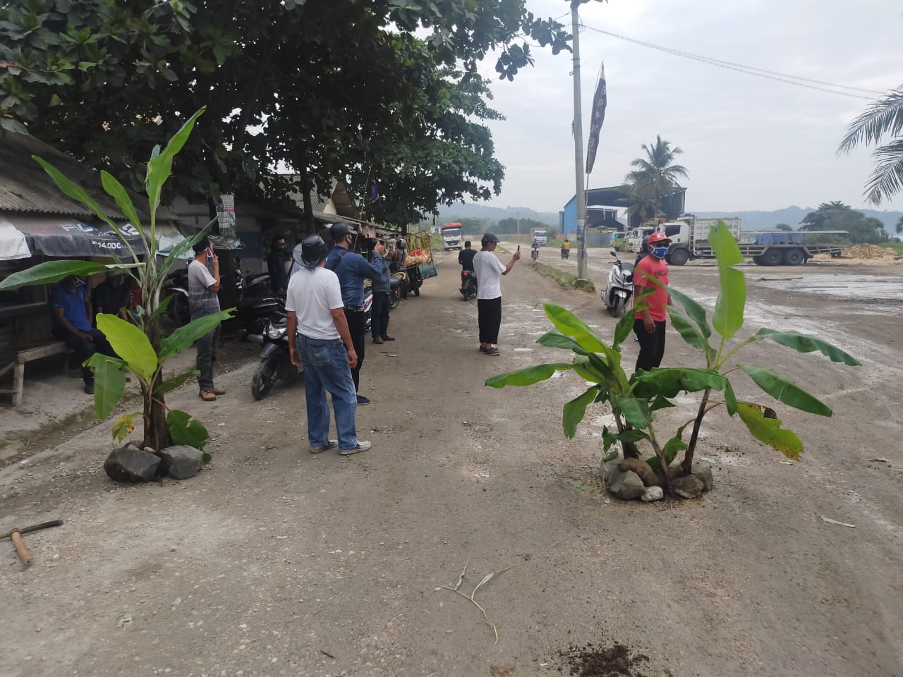 Akses Jalan Menuju Objek Wisata Unggulan Puluhan Tahun Tak Kunjung ... Akses Jalan Menuju Objek Wisata Unggulan Puluhan Tahun Tak Kunjung ...